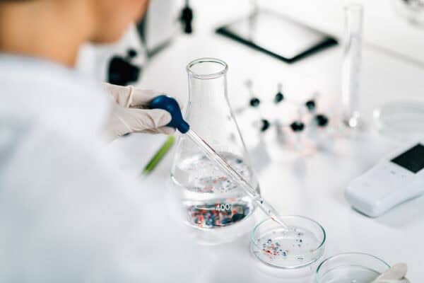 The Most Common Sources of Contamination in Cleanrooms - VibraClean